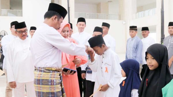 Peringatan Malam Nuzulul Qur'an dan Santuni 3.000 Anak Yatim, Rudi ...