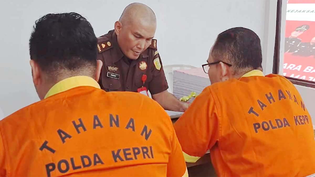 Jual Narkoba, 10 Oknum Polisi di Batam Terancam Hukuman Mati atau ...